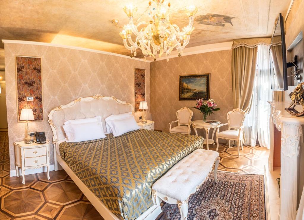 20 Affordable Hotels in Venice with Canal View » BWAB